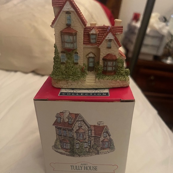 Other | Tully House Liberty Falls Collection | Poshmark